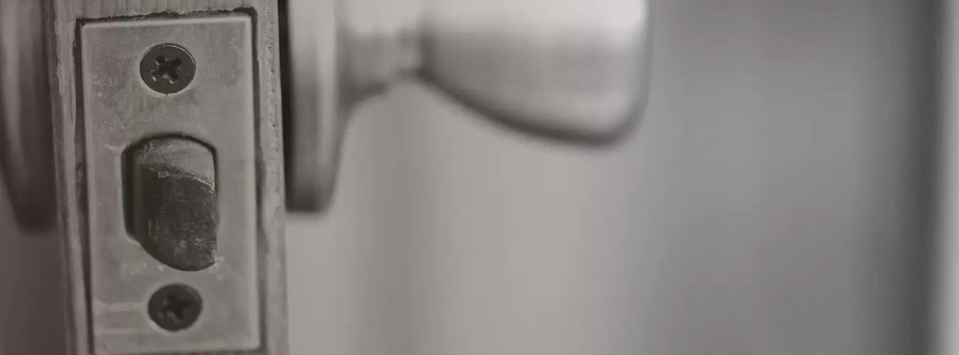 How to measure a door latch