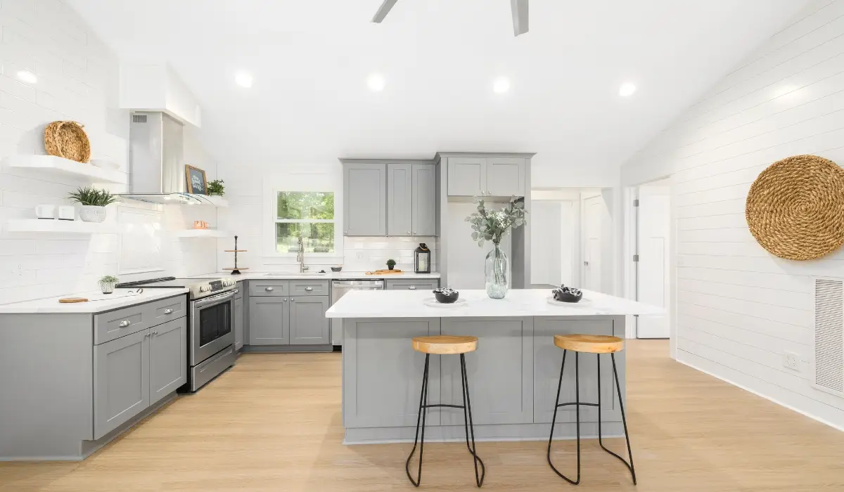 The Pros & Cons of Handless Kitchens | Handles or No Handles In Your ...